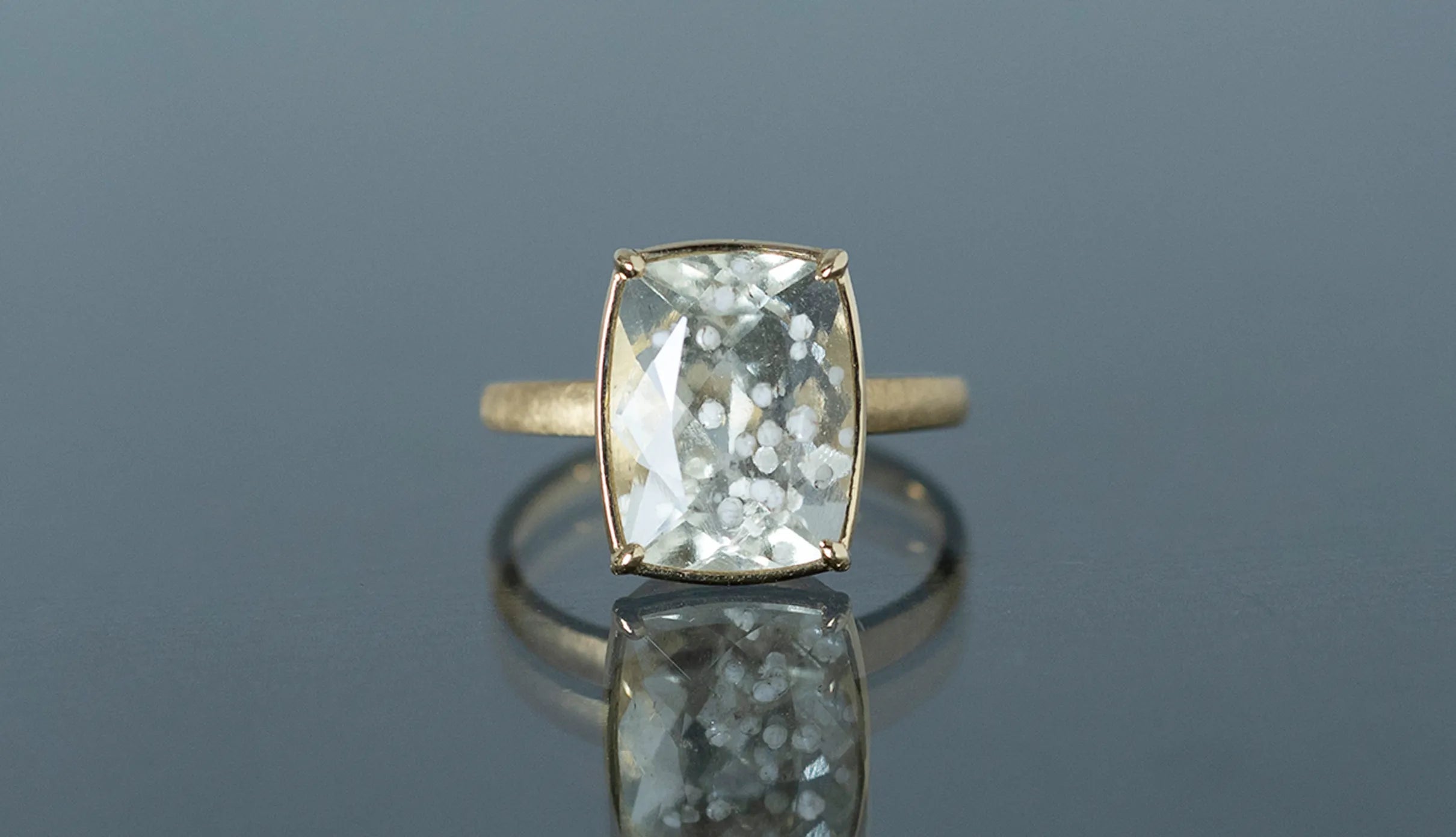 クリストバライトインデザートグラスリング – Ryui