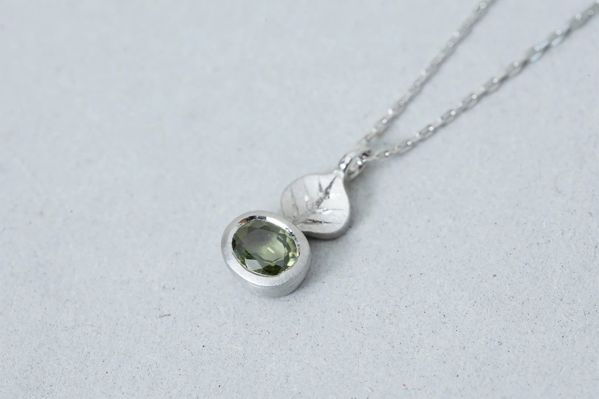 Leaf サファイアネックレス – Ryui