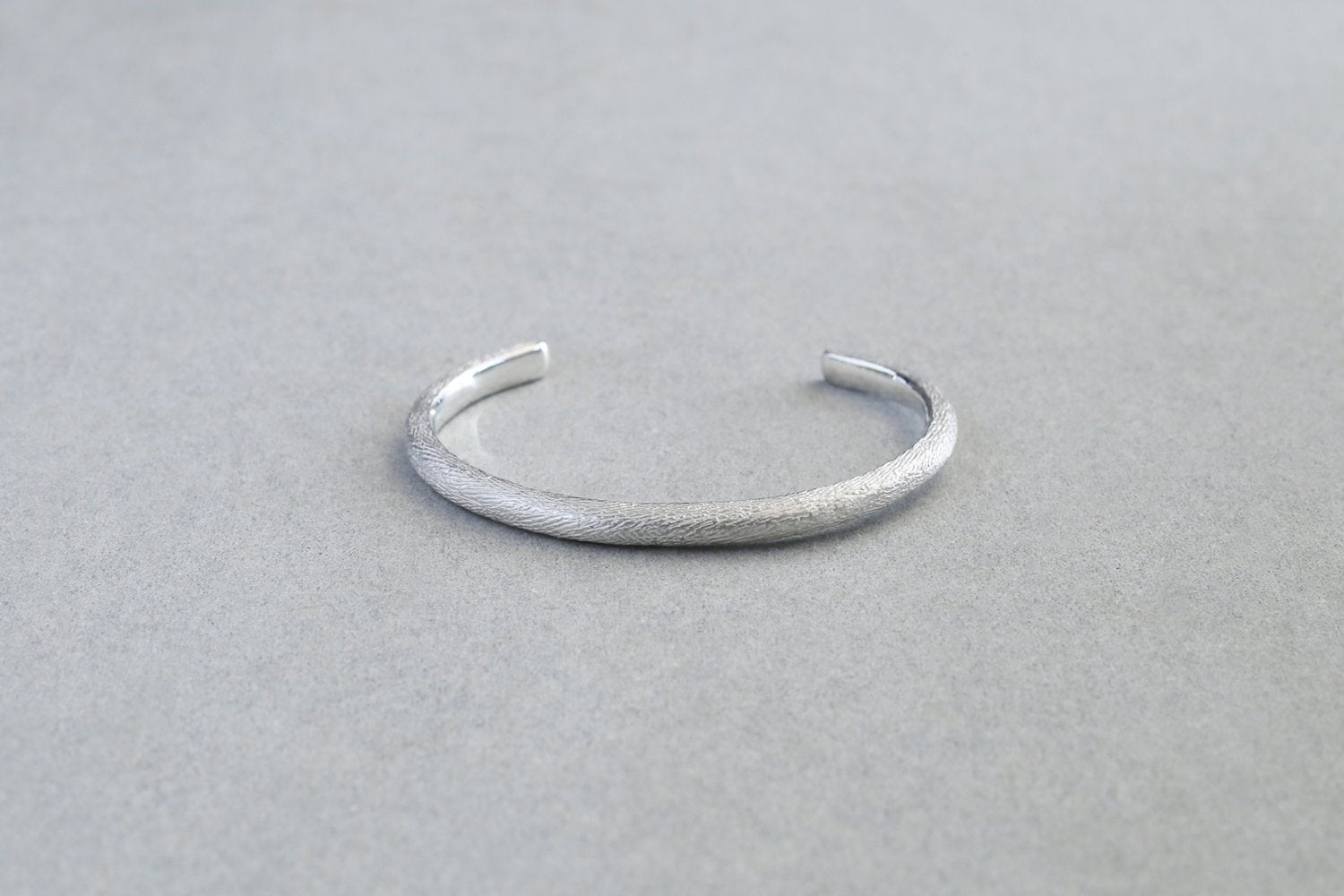 Coat バングル (プレーン)– Ryui