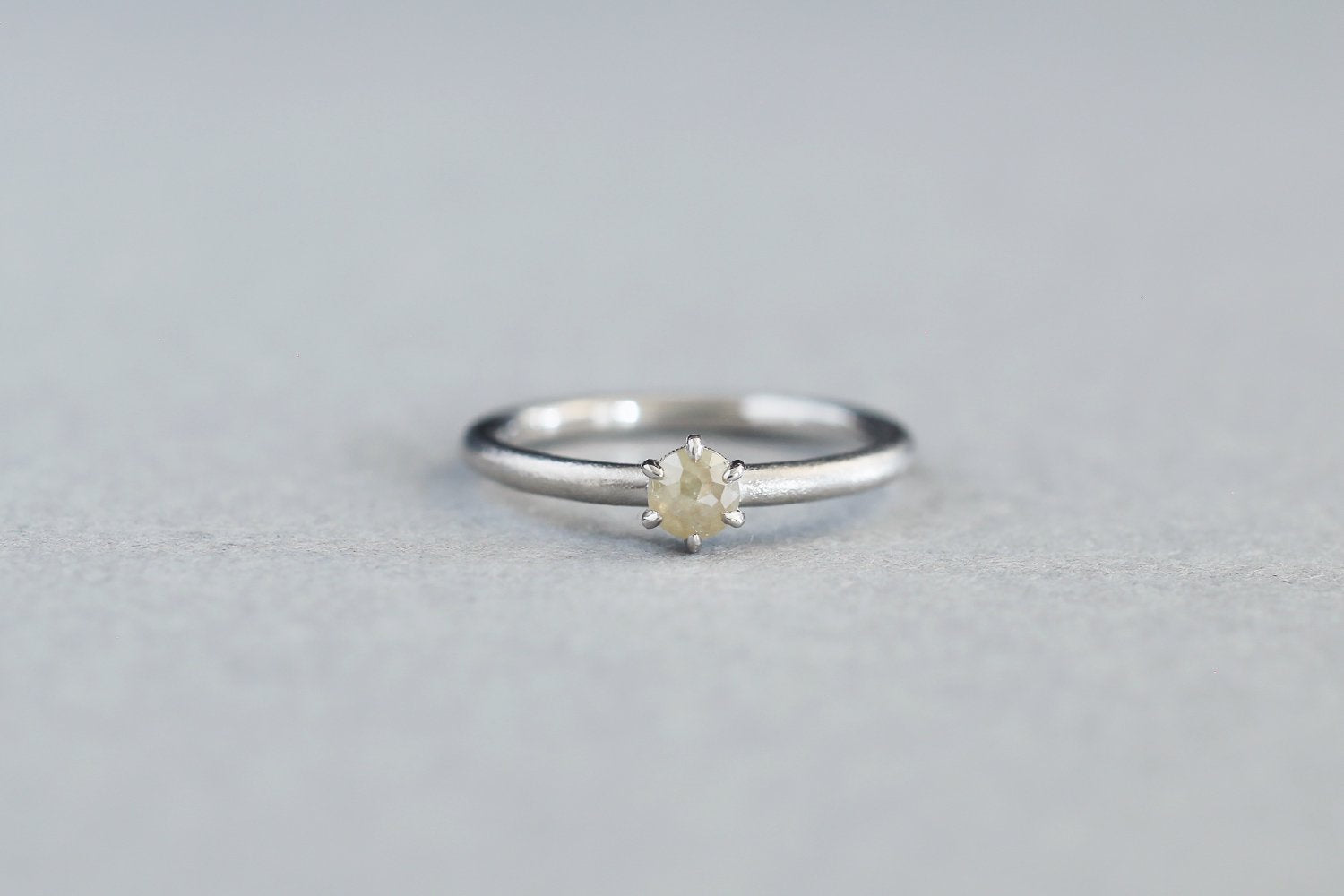 Norme ダイヤモンドリング ( ホワイト )– Ryui